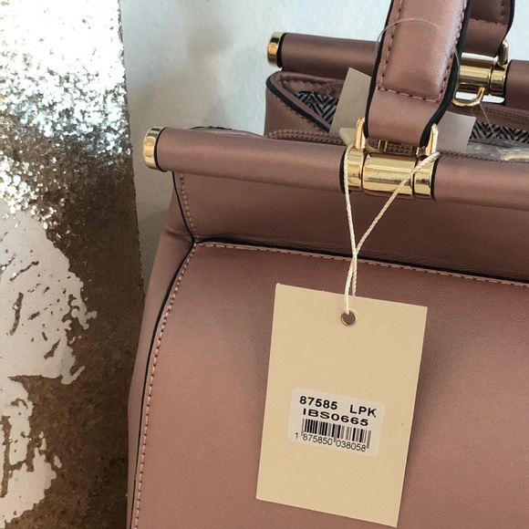 isabelle handbags | Bags | Chic Bag | Poshmark